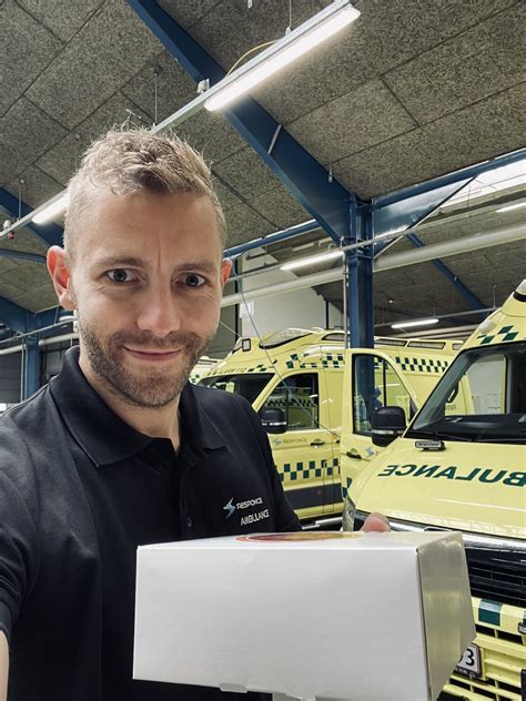 Stefan Fyhn På Linkedin Vi Har Mange Sjove Anledninger I Falck Til At Skulle Give Kage Til…