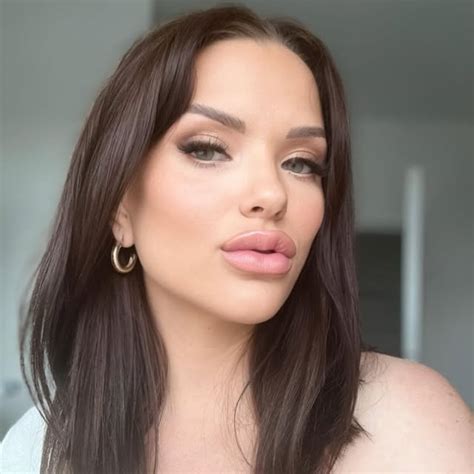 Holly Hollywould • Threads Say More