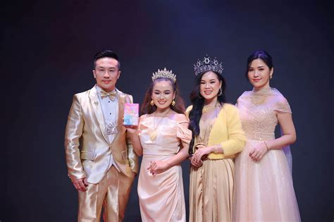 ຮັບຕັດຫຍິບຊຸດເຄື່ອງແບບຜ້າໄໝ ຊຸດໄປງານ ໄປການ ຍິງ ຊາຍ ແລະ ຊຸດມົ້ງ Added A New