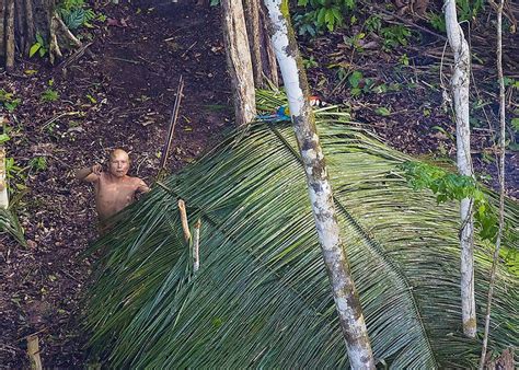 Incredible Photos Of An Uncontacted Amazon Tribe That Doesnt Know Our
