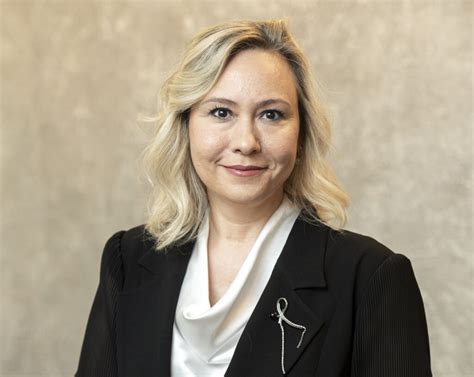 Özge Nurata Osmanoğlu Yaşama Değer Katan Ilaçları Hastalarla Buluşturmak Için çalışıyoruz