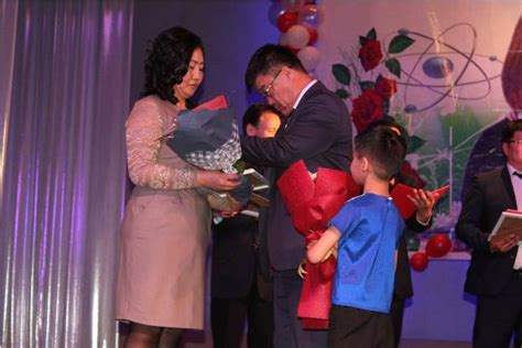 ДАРХАН УУЛ АЙМГИЙН 9 ДҮГЭЭР СУРГУУЛИЙН ЭРДМИЙН БАЯР БОЛЛОО