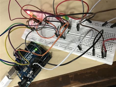 Découvrir les cartes électroniques avec le livre A l aventure avec Arduino