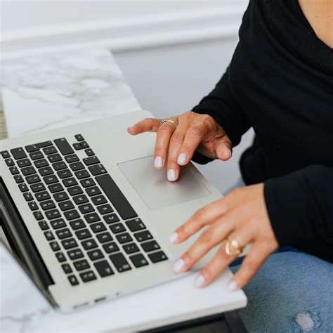 Oud Presentatrice Viola Holt Op 76 Jarige Leeftijd Overleden Lindanl