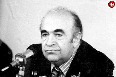 عکس سفر به گذشته؛ هویدا و همسرش لیلا امامی کنار دریا؛ سال 45