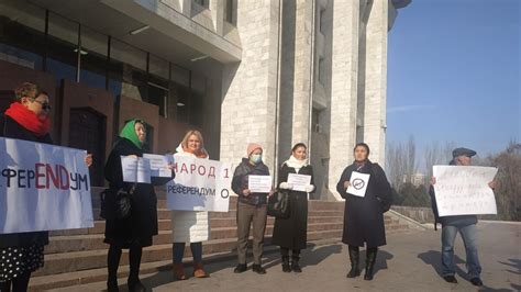 Парламент Кыргызстана обсуждает закон об изменении государственного строя