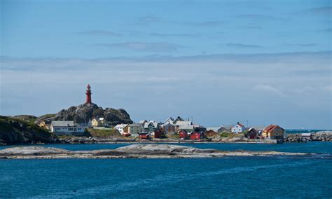 Ona Island Ona Lighthouse And Fishing Village Fjordscom The Fjords
