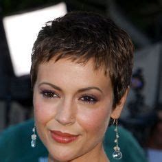 Must See Alyssa Milano Chopped Her Hair Into A Pixie Alyssa Milano