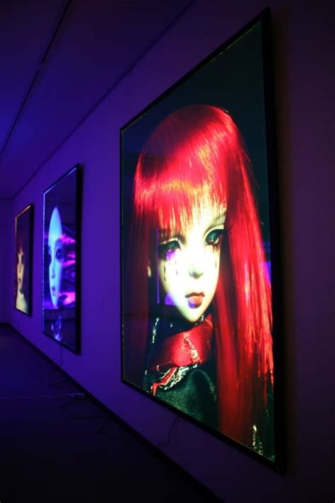 Daecho 2009년 동경 갤러리 호시에서 나는 이미 그림으로 독도수호에 대한 의지를 밝혔다 기모노를 입은 어린 아이의 눈동자에 독도를 투영시키고 진실을 숨기고 있는