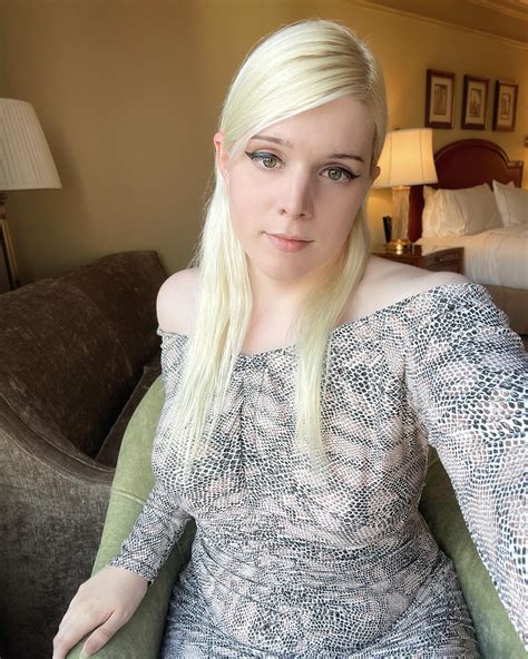 Curvy Femboy Pic For You This Morning Scrolller