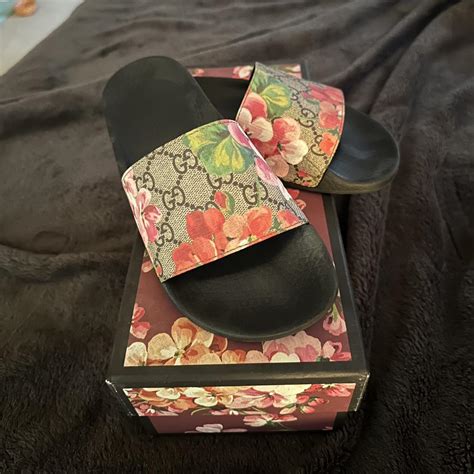 Womens Blossom Gucci Slides Size 6 Ive Worn Them Depop
