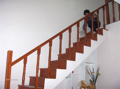 实木楼梯护栏 木制楼梯护栏 铜楼梯护栏 大山谷图库
