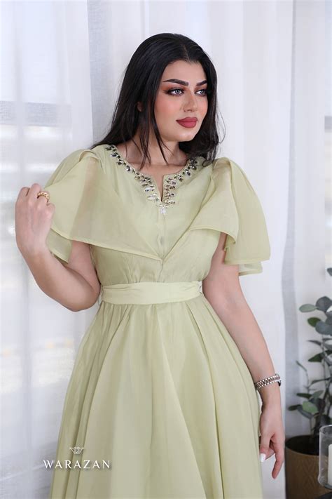 فستان بقصة صدر ناعمة