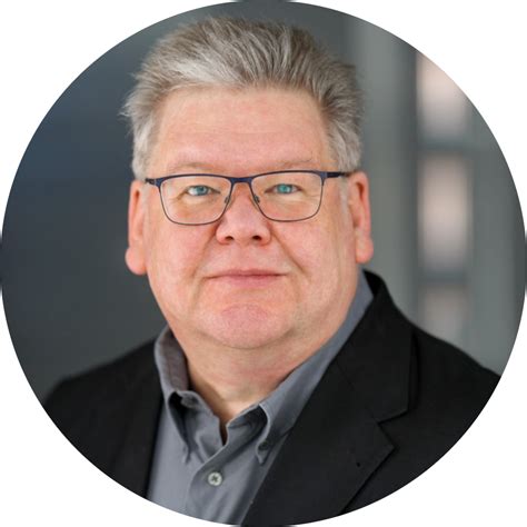 Porträt Von Bernd Schütze Tagesspiegel Background