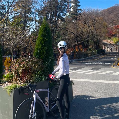 Grace J E Kim 추억 오두산전망대 군사시설이라 철조망이 파주에서는 이런 철조망 익숙 땔감찾아 사진첩 뒤저뒤저~ 오두산전망대자전거로드로드자전거