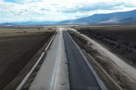 Вижте напредъка по строежа на скоростния път между Бела и Ружинци видео