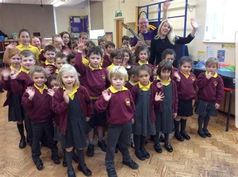 Ross Singer Gets Kings Caple Pupils Singing