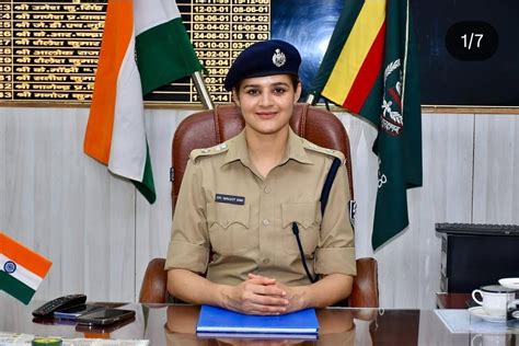 Meet Ips Navjot Simi Dentist Turned Ias Officer Who Cracked Upsc In