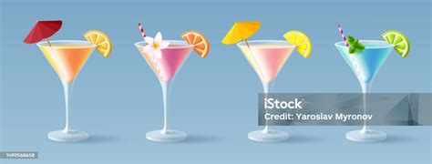 삼각형 잔에 담긴 칵테일 우산과 짚이 있는 다양한 음료 세트 플루트와 꽃이 있는 짚 3차원 형태에 대한 스톡 벡터 아트 및 기타 이미지 3차원 형태 술 마실 것