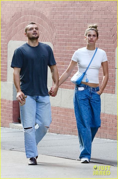 Ray Nicholson Holds Hands With Girlfriend Sara Sampaio During Nyc Ice