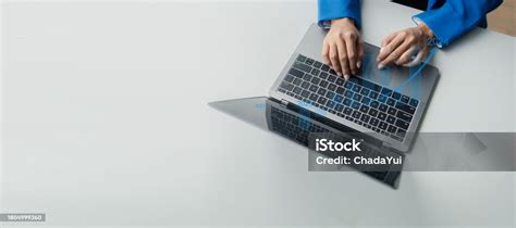 2024년 새해 시작 2024년 더 높은 비즈니스 성장을 위한 매출 관리 내년 성장을 지원하기 위한 사업 계획 사업 확장 큰