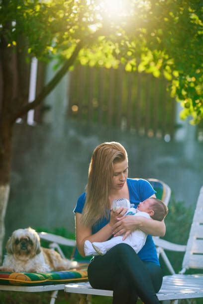 10 Girls Sucking Dog Stockfotos Afbeeldingen En Royalty Free Beelden