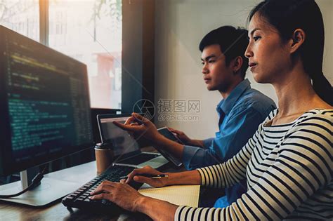 从事软件开发和编码技术的程序员网站设高清图片下载 正版图片504486822 摄图网