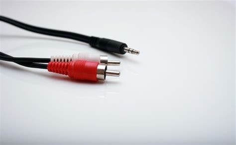 How To Connect A Laptop To A DJ System It Still Works