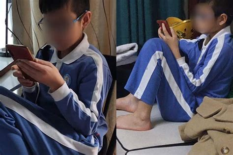 Bố bắt con trai chơi game suốt tiếng không ngủ