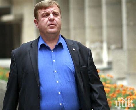 Министърът на отбраната Красимир Каракачанов и началникът на отбраната генерал Андрей Боцев с