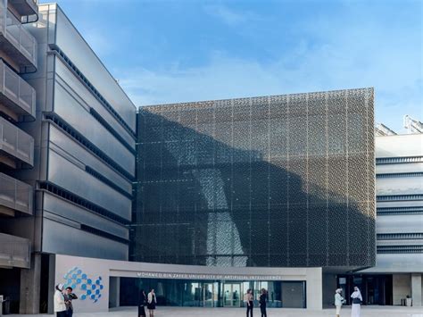 جامعة محمد بن زايد للذكاء الاصطناعي والصقر المتحدة توقعان اتفاقية