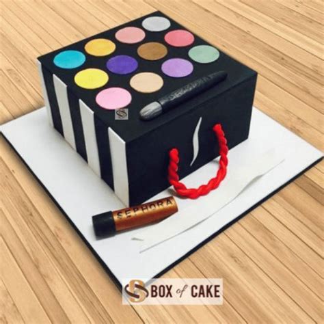 مدل کیک تولد دخترانه به شکل لوازم آرایشی با ایده های جدید و جذاب ستاره