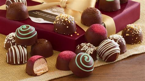 Шоколадные конфеты на день святого валентина · 1920x1080 Full Hd бесплатная фотография от