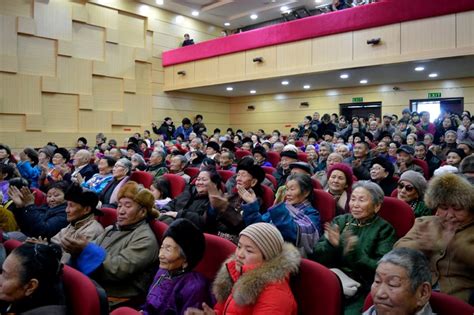 Говьсүмбэр аймгийн ахмад буурлууддаа сар шинийн босгон дээр хүндэтгэл үзүүллээ