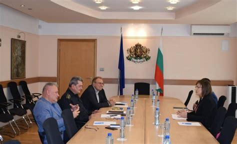 Вицепремиерът Корнелия Нинова събра представители на институциите за