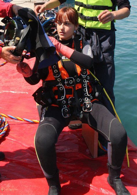 Pin By Serra Valdez On Heavy Diving Gear Scuba Diver Girls Diving