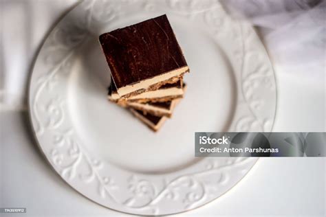 맛 있는 초콜릿 정통 캐나다 디저트 건강 한 버전에서 견과류와 너 나이 모식물 기반 및 Shugar 무료 0명에 대한 스톡 사진 및 기타 이미지 Istock