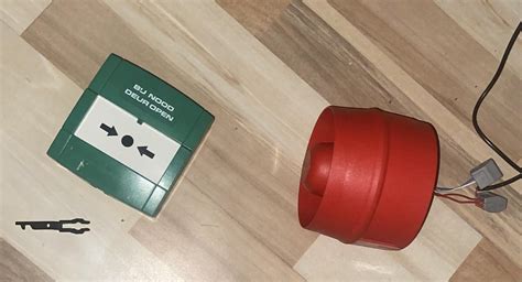 New Sounder Slow Whoop Dutch Fire Alarm And A Emergency Door Manual Callpoint I Dont Know