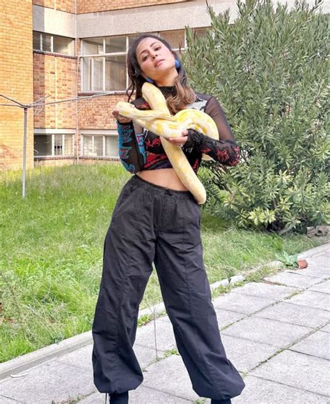 Hina Khan Joins Rohit Shetty Back On Khatron Ke Khiladi Kisses Yellow Python In Viral Picture