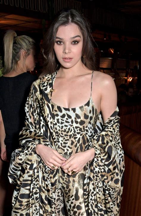 Hailee Steinfeld Beautifulin Sexy Outfit Hot Celebs Home