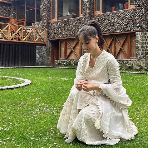 Elli Avrram Rprettygirls