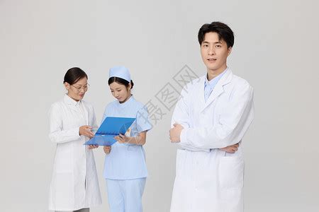 护士与男医生职业形象半身照高清图片下载 正版图片507743889 摄图网