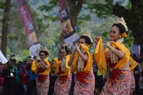 Tari Gambyong Antara Foto