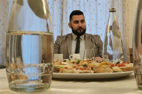 Kik állnak Imre Gábor Mögött