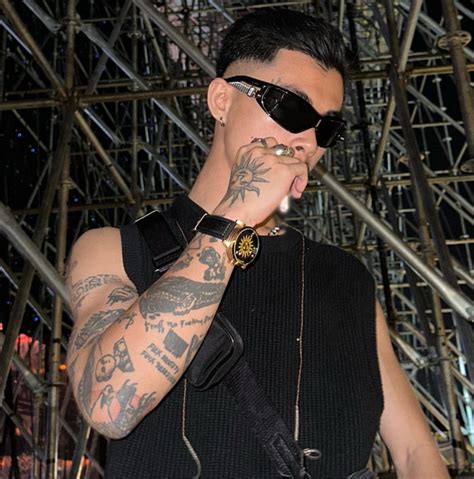 ឡូយម្ល៉េះ តារាប្រុសទាំងនេះ សាក់លើដៃយ៉ាងទាក់ទាញ Khmerload Cambodia Latest News