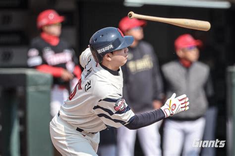 986일 만의 선발이었는데헛스윙 세 번은 할 수 있지만 롯데 1r 유망주 한 타석만에 교체된 이유 Md부산