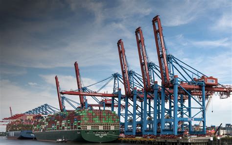 Using Predictive Analytics To Improve Cross Border Logistics