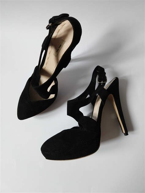 Жіночі туфлі Miu Miu оригінал чорні замшеві босоніжки на каблуку люкс 1 999 грн Другие