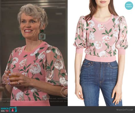 Wornontv Bonnies Pink Floral Short Sleeve Sweater On Happy Together