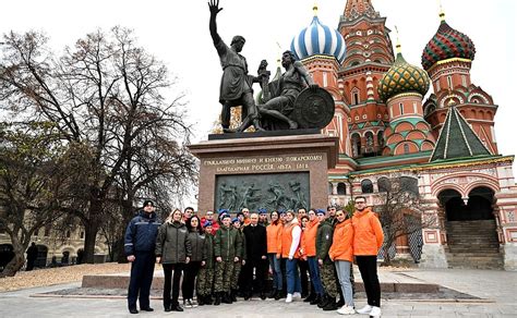 President laid flowers at Kuzma Minin and Dmitry Pozharsky monument ...